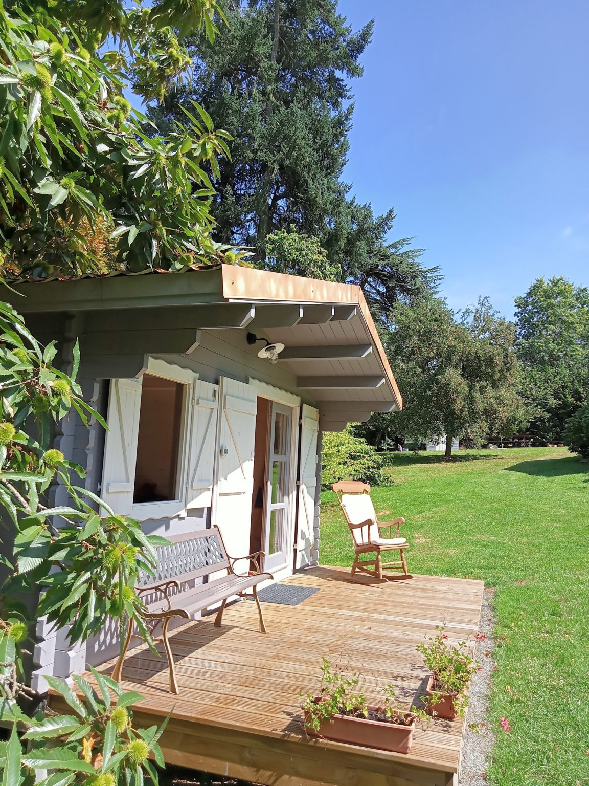 cabane, pièce commune , cocooning, Vendée, spa-jacuzzi, puy du Fou